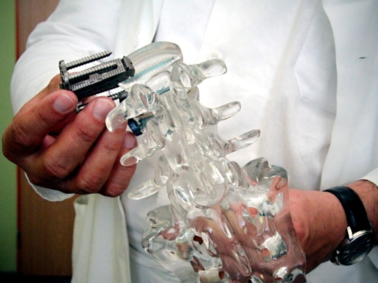 Olomouc Neurosurgeon Develops New Intervertebral Implant: Faculty of ...