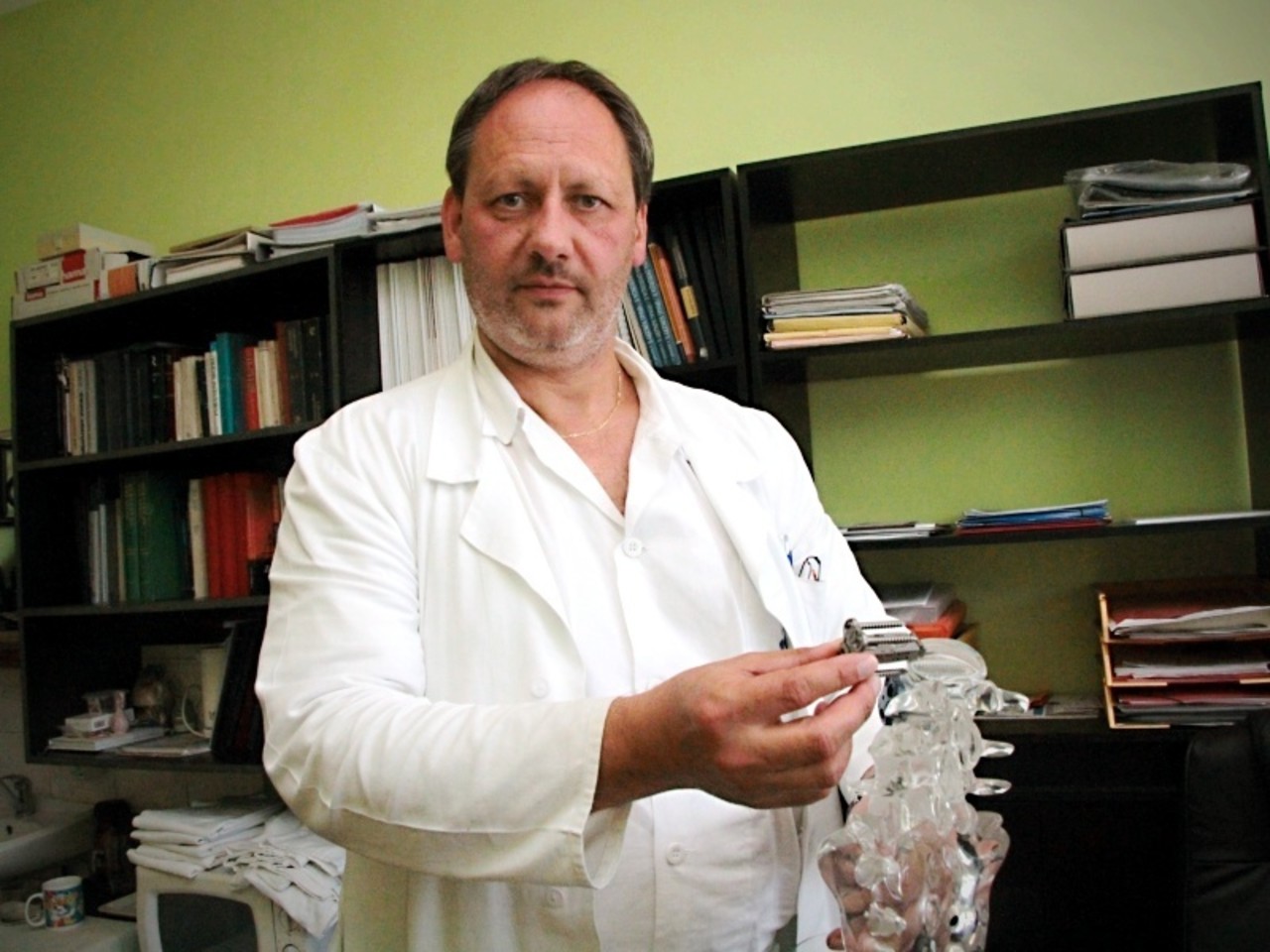 Olomouc Neurosurgeon Develops New Intervertebral Implant: Faculty of ...